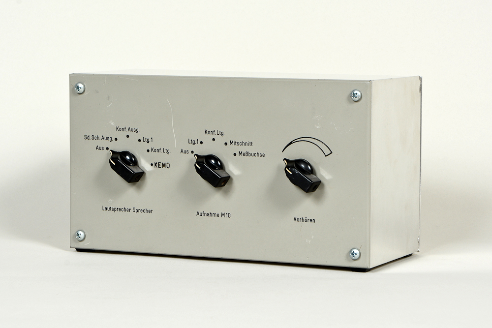 siemens console panel をケーシング。